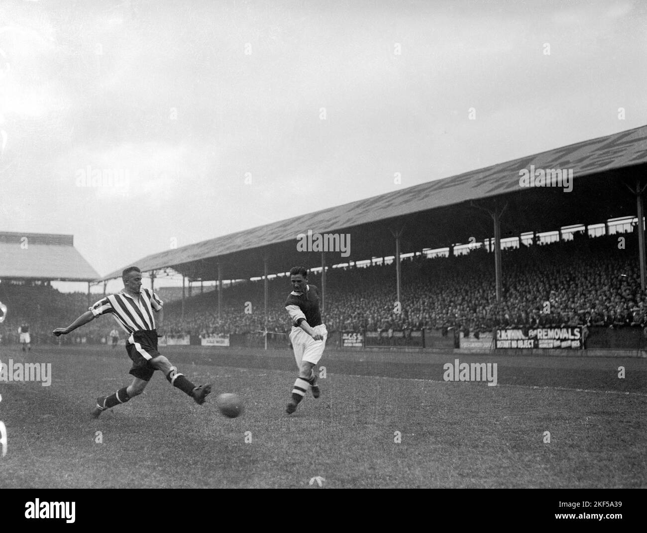 Brentford's Arthur Bateman (l) tries to block a cross from Aston Villa ...