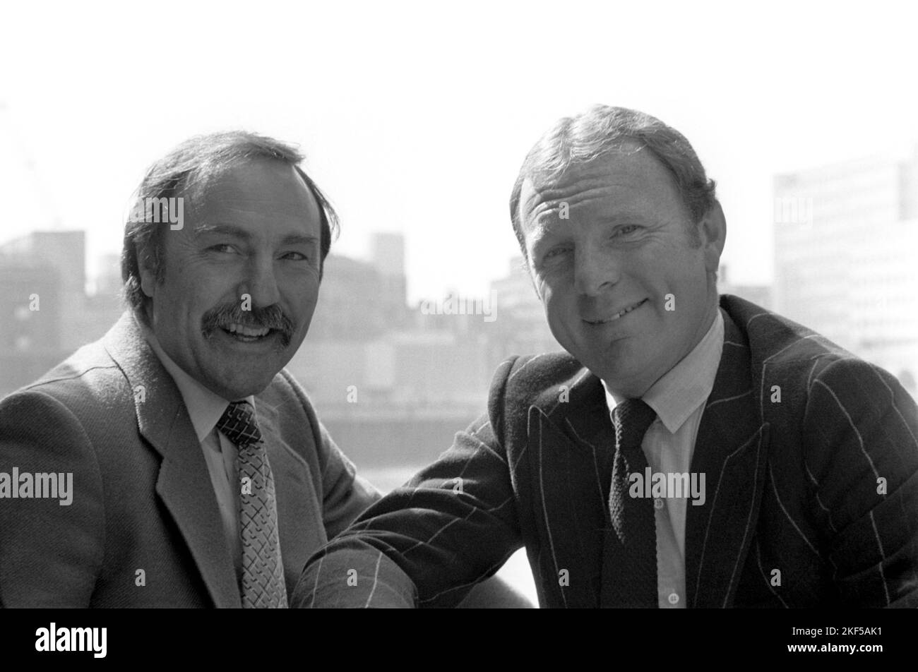 Ex-World Cup winning captain Bobby Moore (r) chats with former England ...