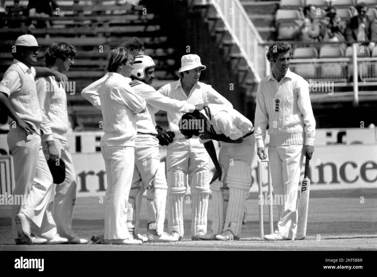 Pakistan's Iqbal Qasim (second r) is consoled by teammate Sadiq ...