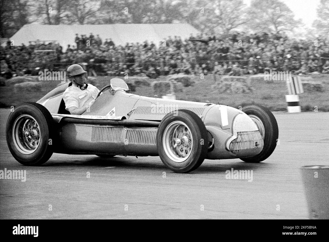 Juan Manuel Fangio in his Alfa Romeo Stock Photo - Alamy