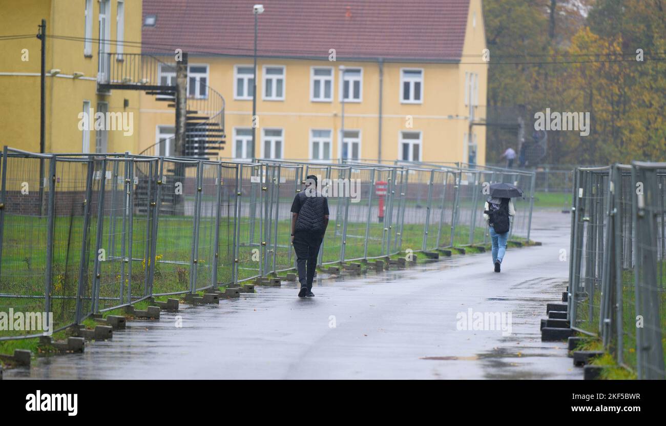 Bad Fallingbostel, Germany. 16th Nov, 2022. Refugees walk across the ...
