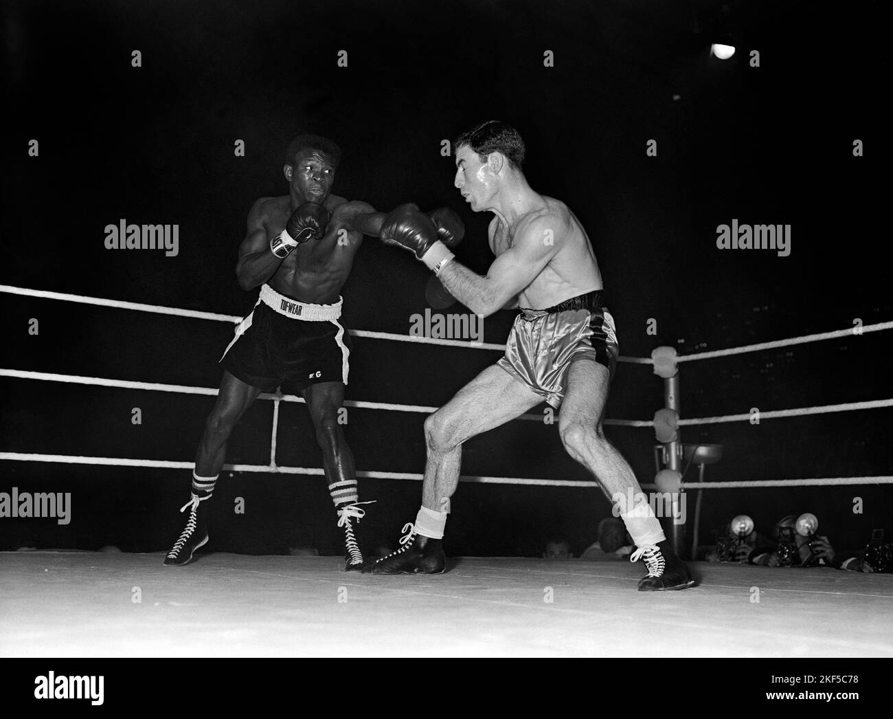 Action from the World Welterweight Championship fight between Emile ...