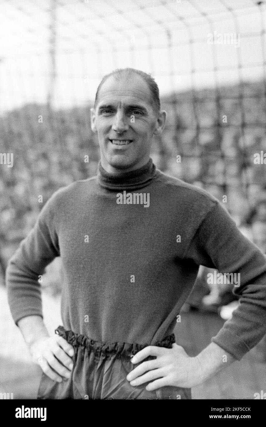 Harry Walker, Nottingham Forest goalkeeper Stock Photo - Alamy