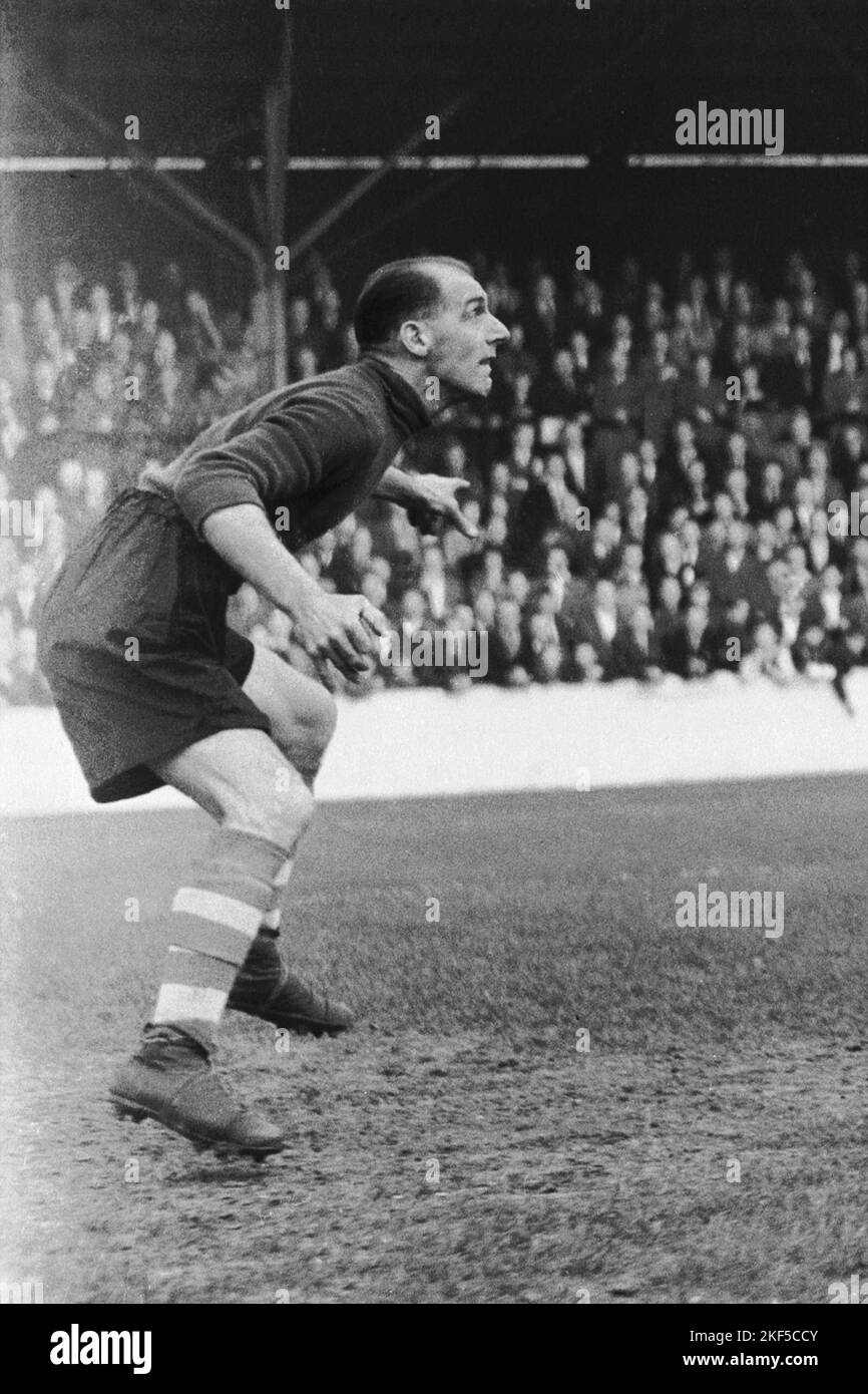Harry Walker, Nottingham Forest goalkeeper Stock Photo - Alamy