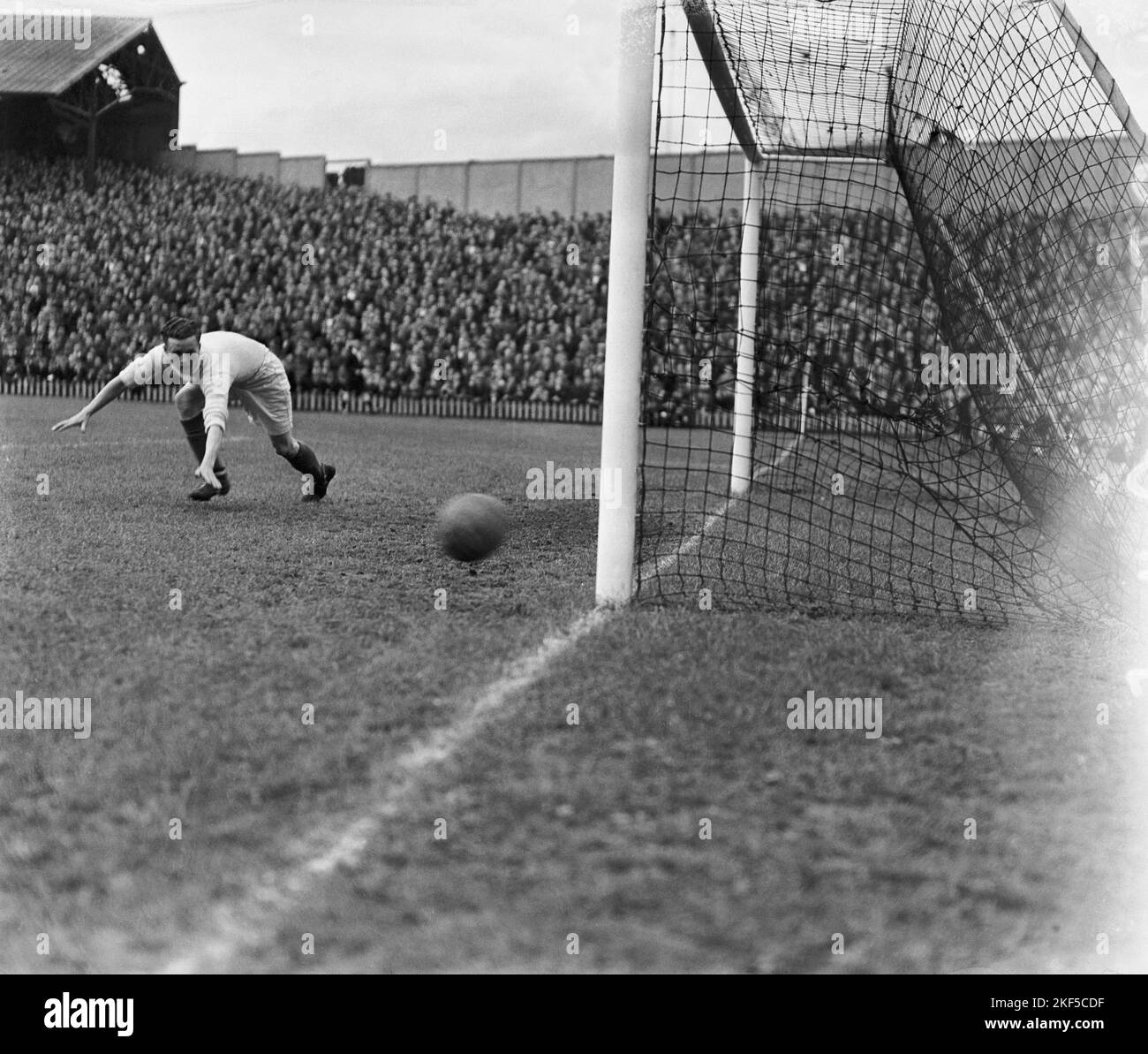 Nottingham Forest goalkeeper Larry Platts watches as the ball runs past ...