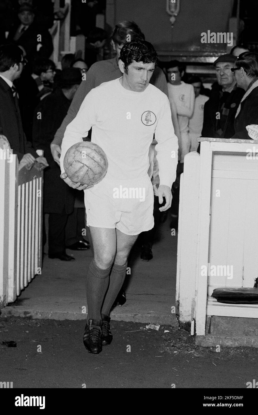 Leeds United captain Johnny Giles leads his team out Stock Photo - Alamy