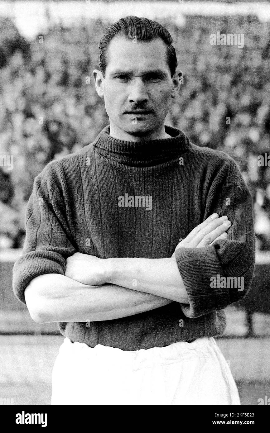 Gil Merrick, Birmingham City goalkeeper Stock Photo - Alamy