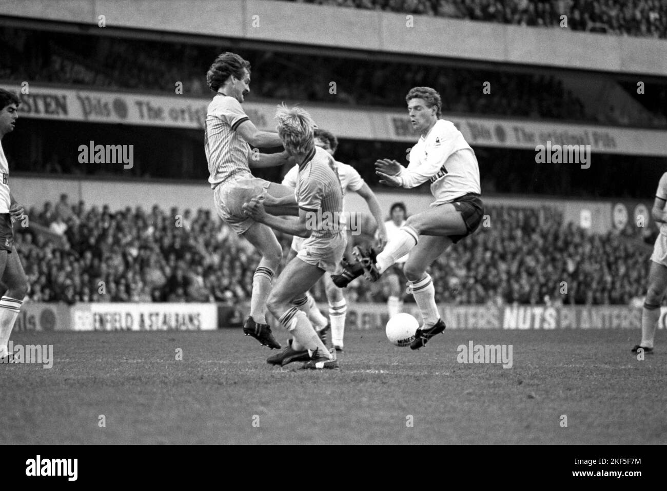 Tottenham Hotspur's Micky Hazard (r) challenges West Bromwich Albion's ...