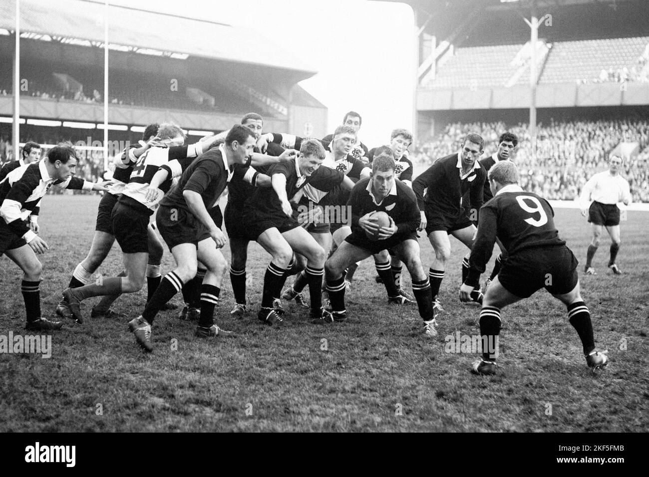New Zealand's Colin Meads (third r) turns to feed his backs after ...