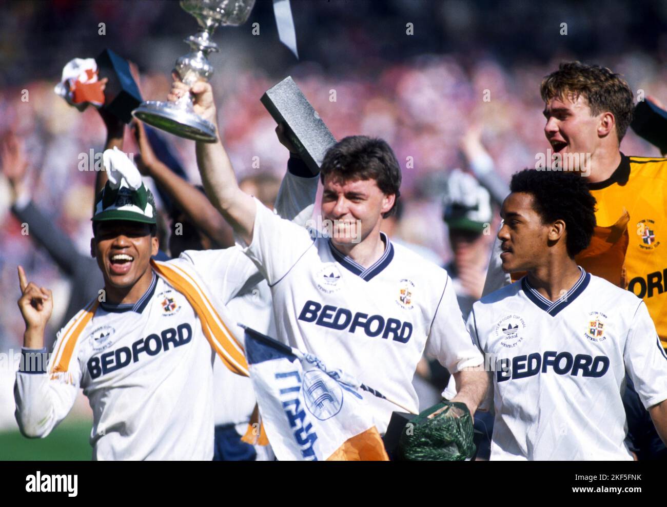 Luton Town's Mal Donaghy (second l) shows off the Littlewoods Cup to ...