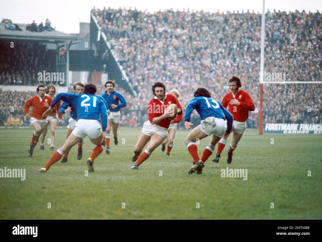 Wales' Tommy David (c) runs at France's Jean-Michel Aguirre (l) and ...