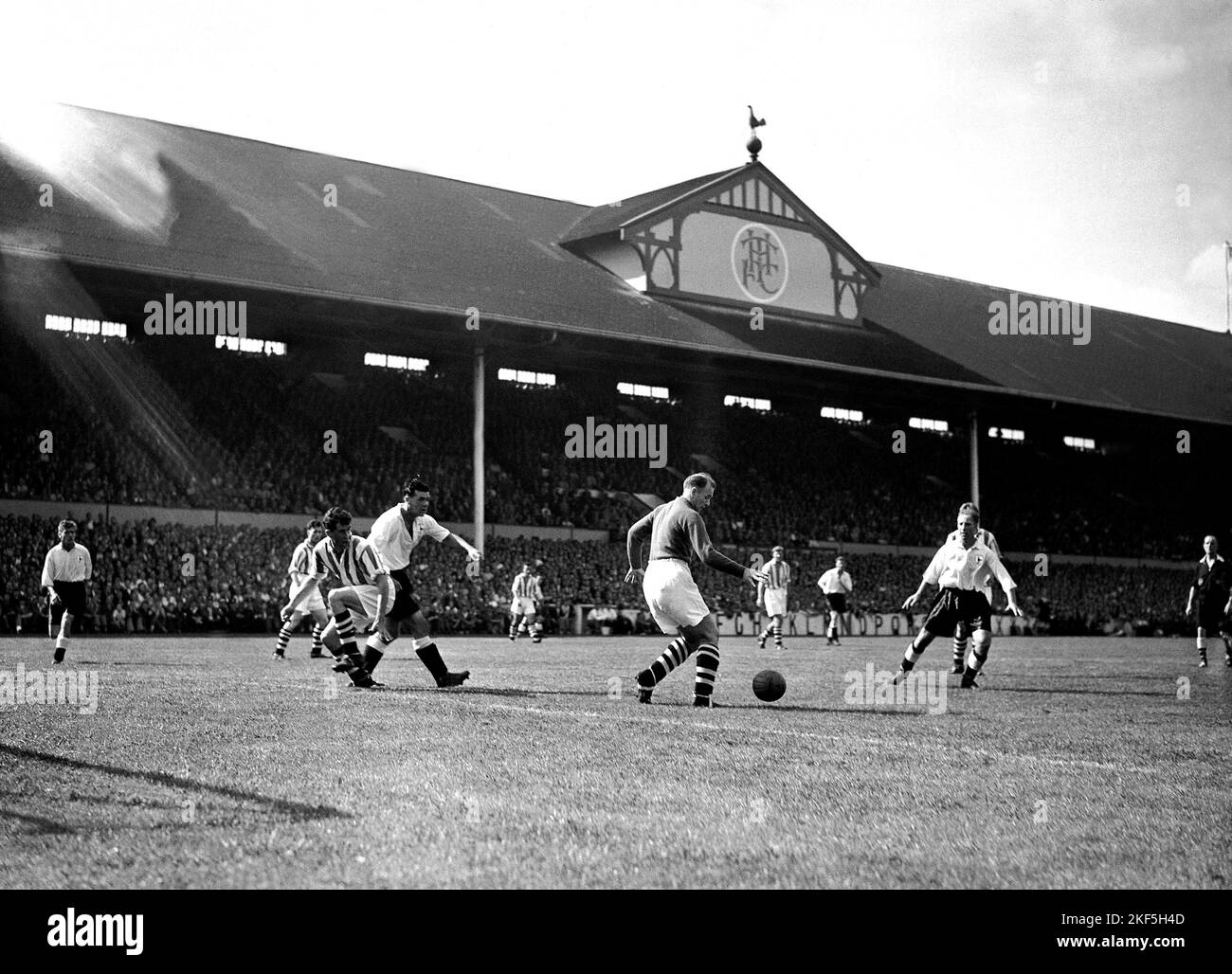 West Bromwich Albion's Joe Kennedy (l) and Tottenham Hotspur's Len ...