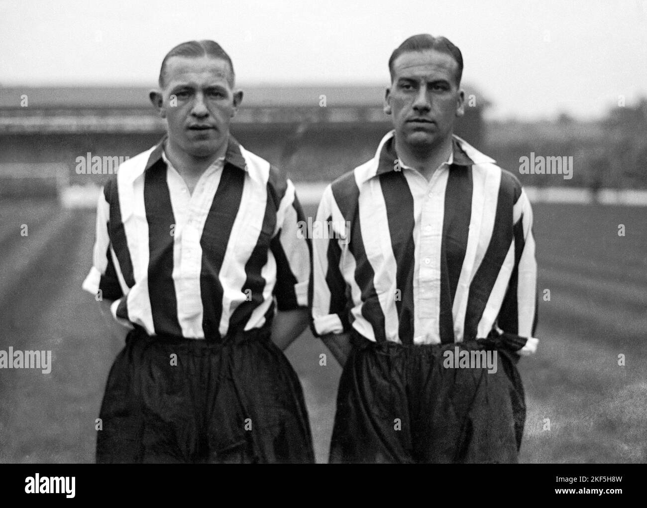 (L-R) Billy Cairns and Harry McMenemy, Newcastle United Stock Photo - Alamy