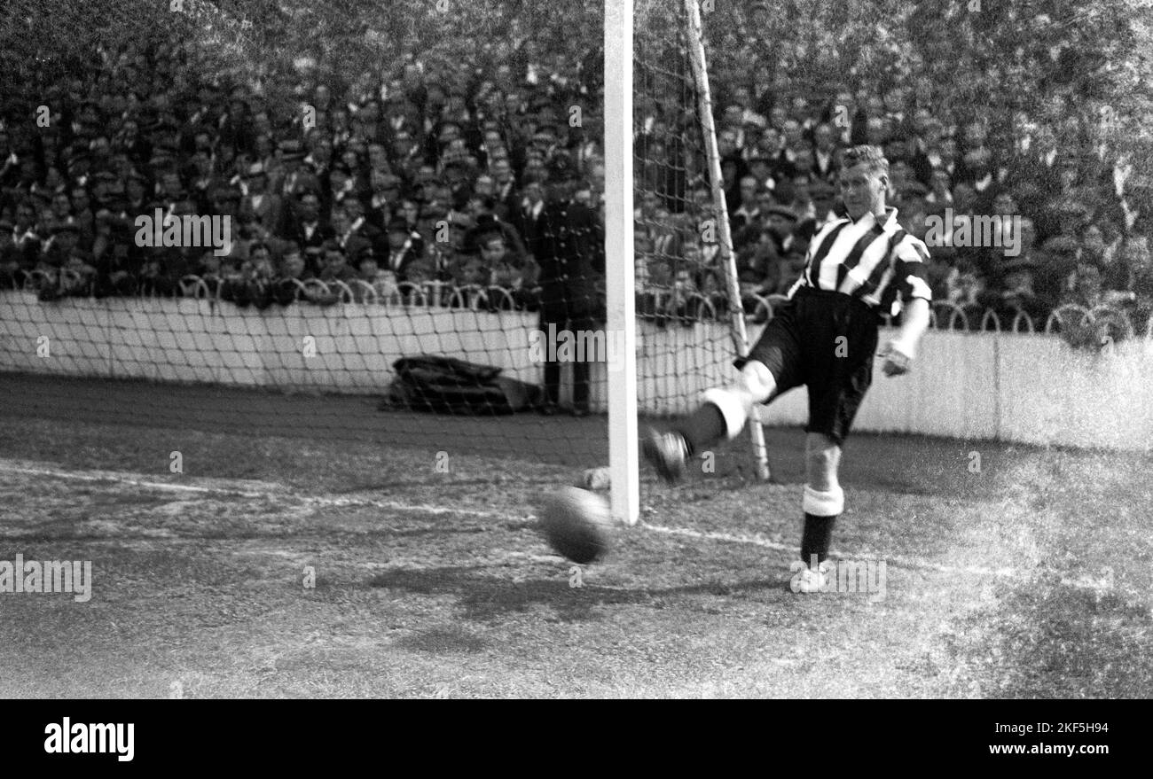 David Fairhurst, Newcastle United Stock Photo - Alamy