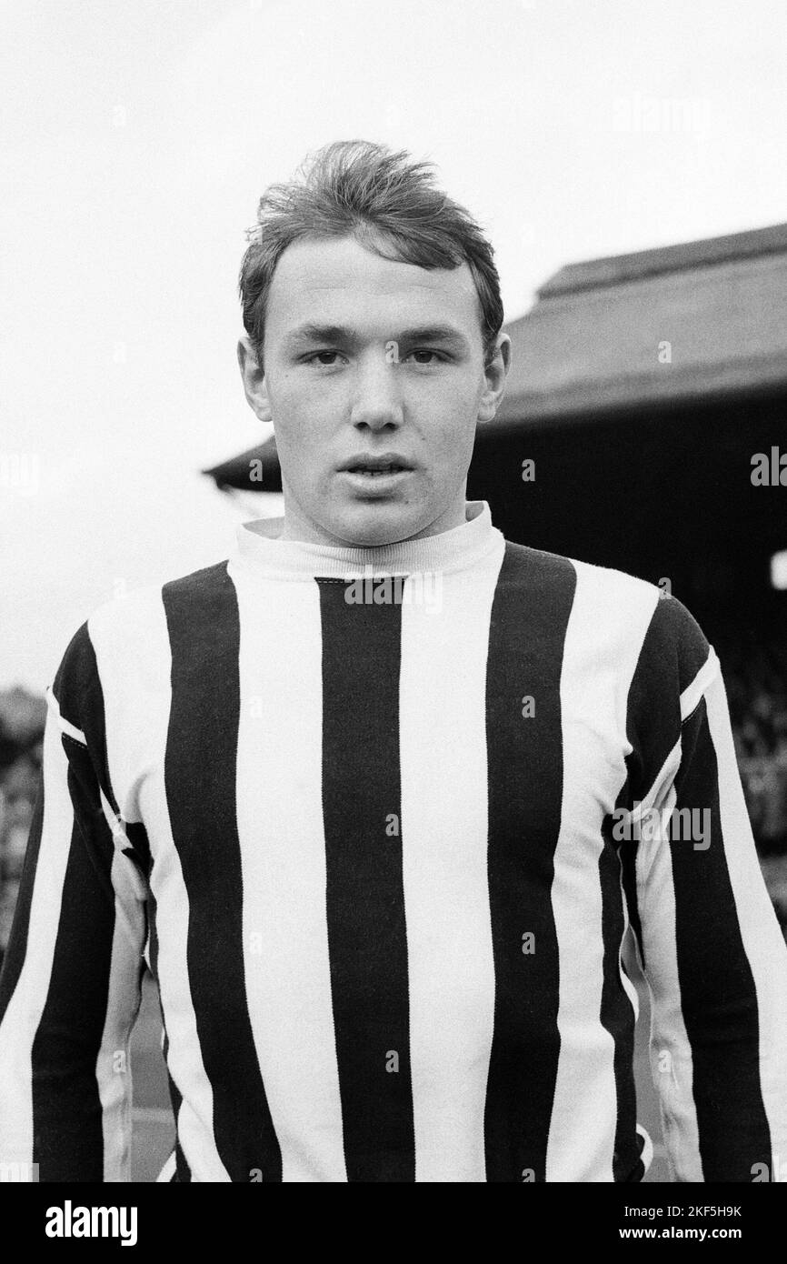 Bryan 'Pop' Robson, Newcastle United Stock Photo - Alamy