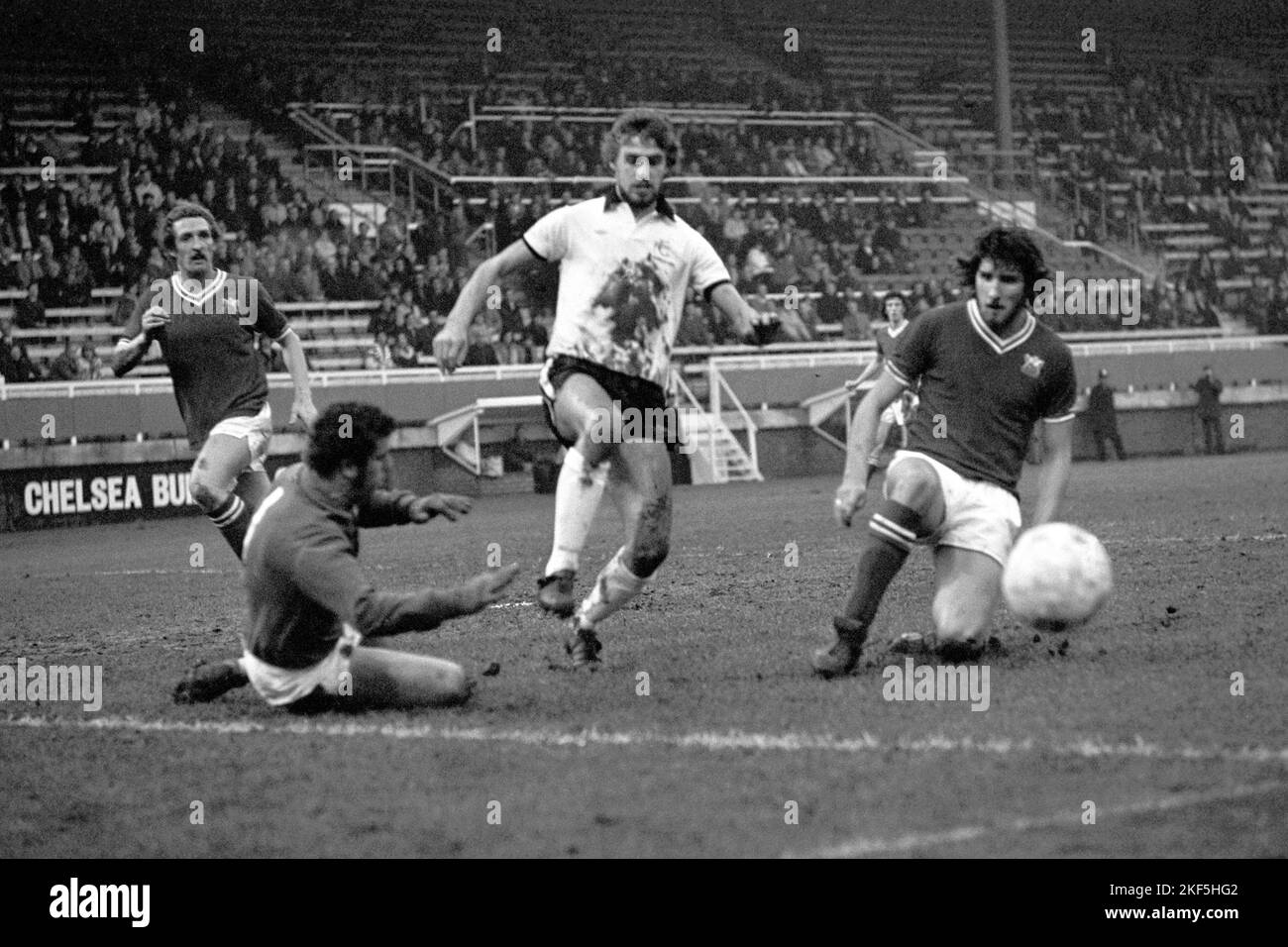 Fulham's Viv Busby puts the ball just wide past Bristol City goalkeeper ...