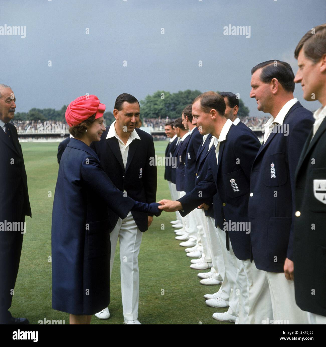 England captain Colin Cowdrey (second l) introduces HM Queen Elizabeth ...