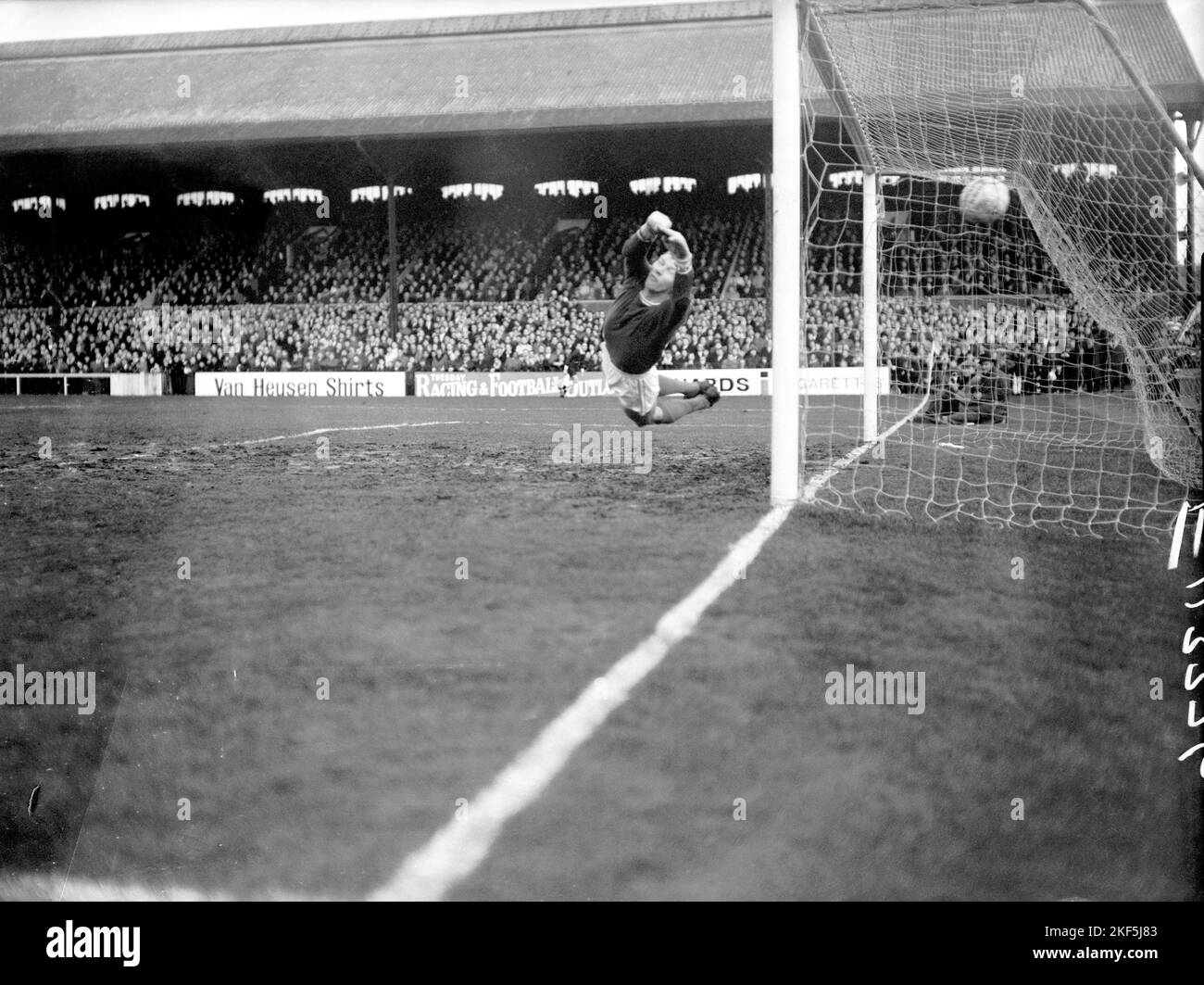 Arsenal goalkeeper Bob Wilson dives too late to stop fulham from ...