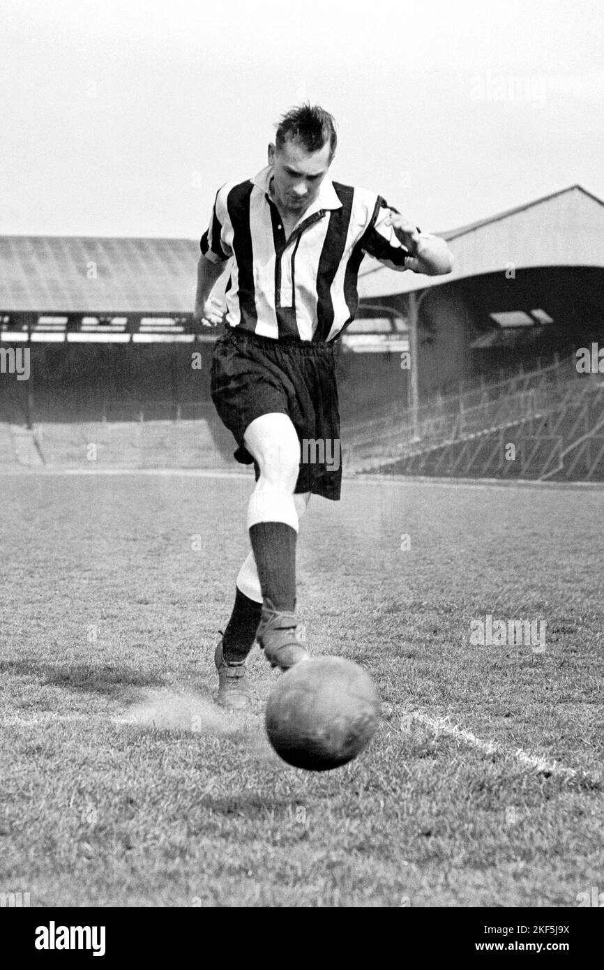 Jackie Milburn, Newcastle United Stock Photo - Alamy