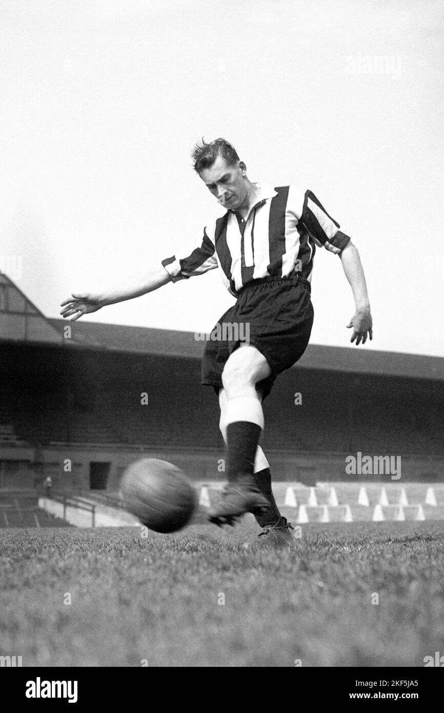 Jackie Milburn, Newcastle United Stock Photo - Alamy