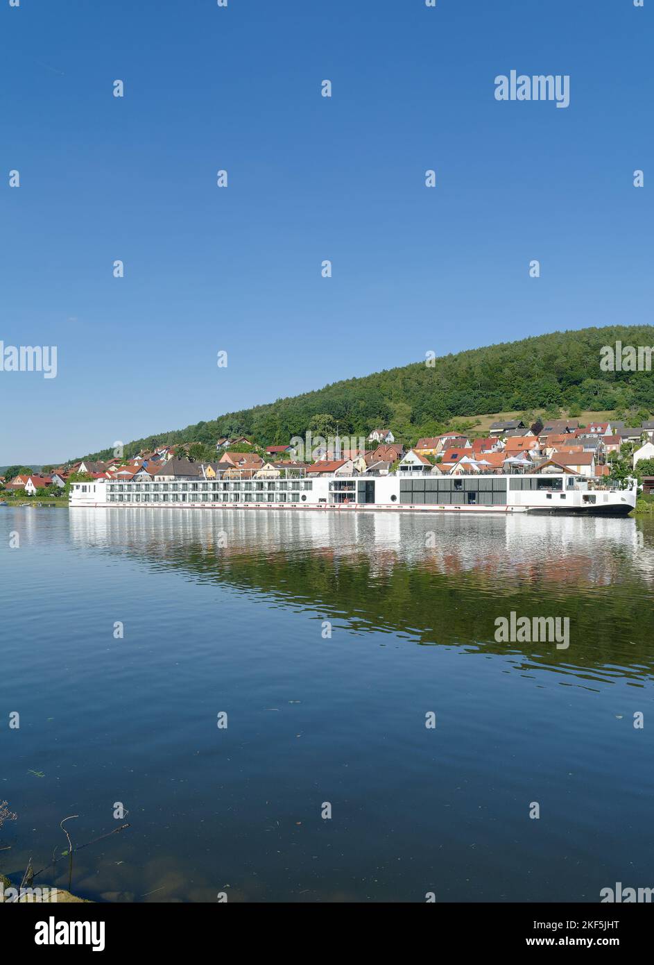 Cruise river main hi-res stock photography and images - Alamy