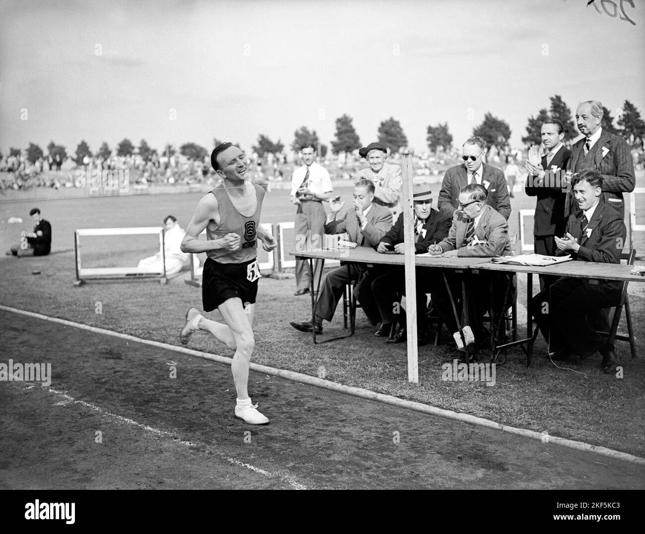 Jim Peters crosses the line to win the marathon at the Polytechnic ...