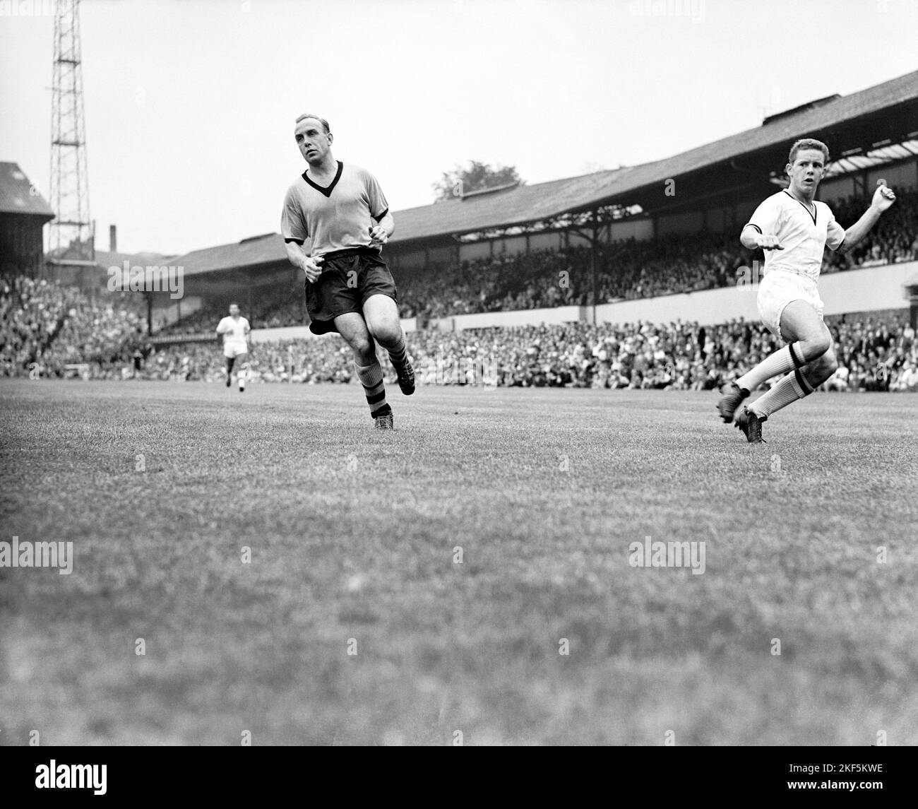 Wolverhampton Wanderers reserves' Barry Stobart (r) crosses the ball ...