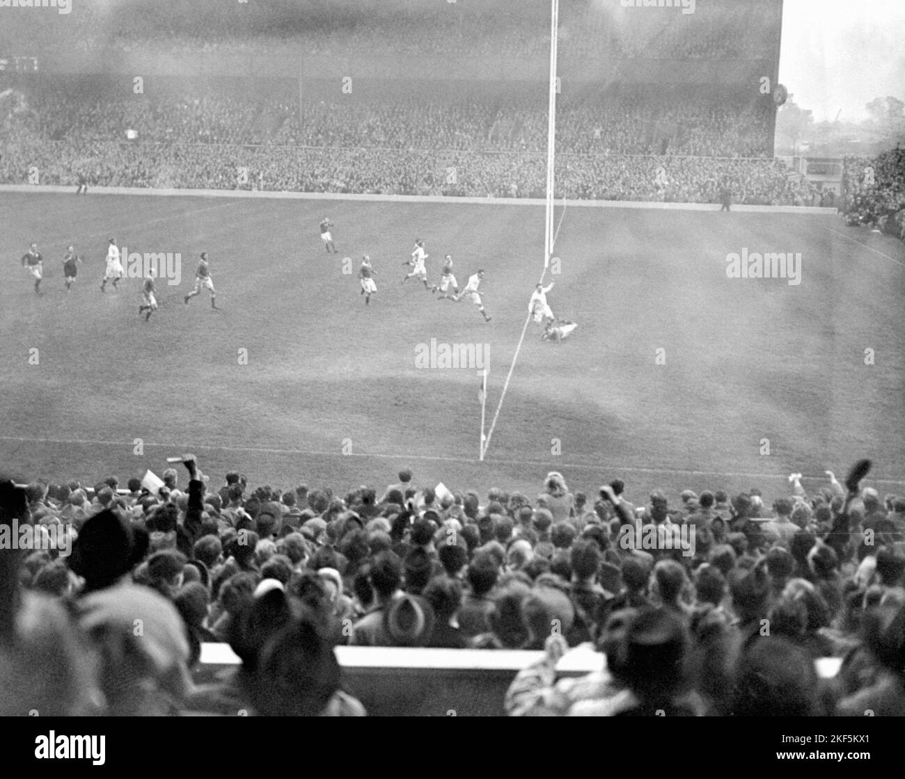 Ireland's Bill McKay (r) touches down his team's third try Stock Photo ...
