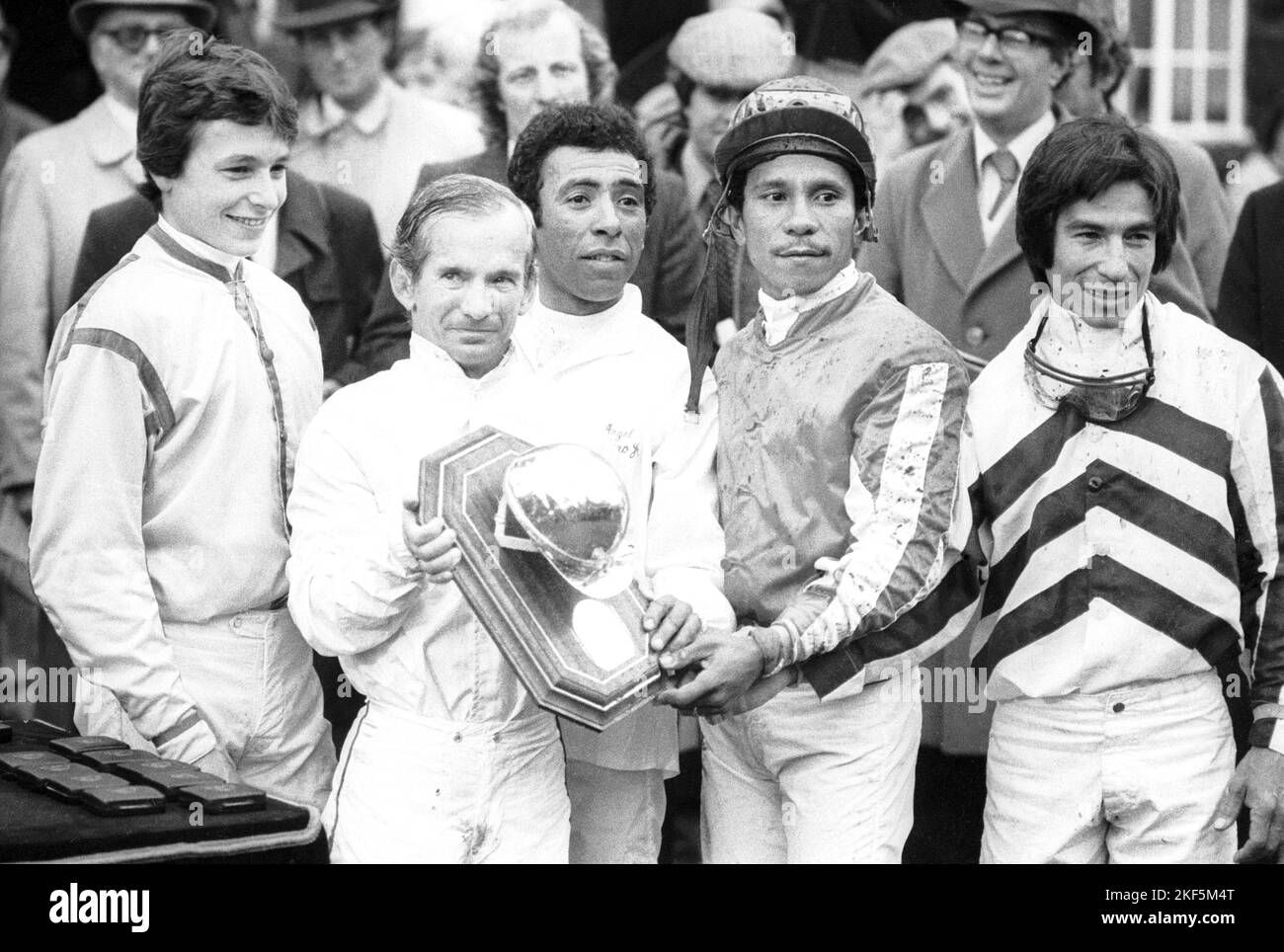 (L-R) The winning American team with the trophy: Steve Cauthen, Willie ...