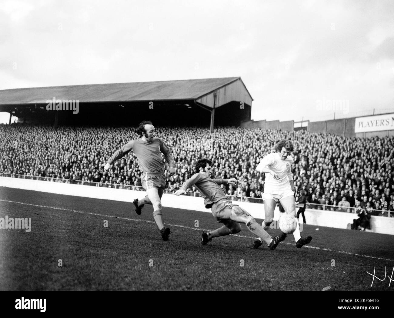 Millwall's Gordon Bolland (r) gets his cross in as he is challenged by ...