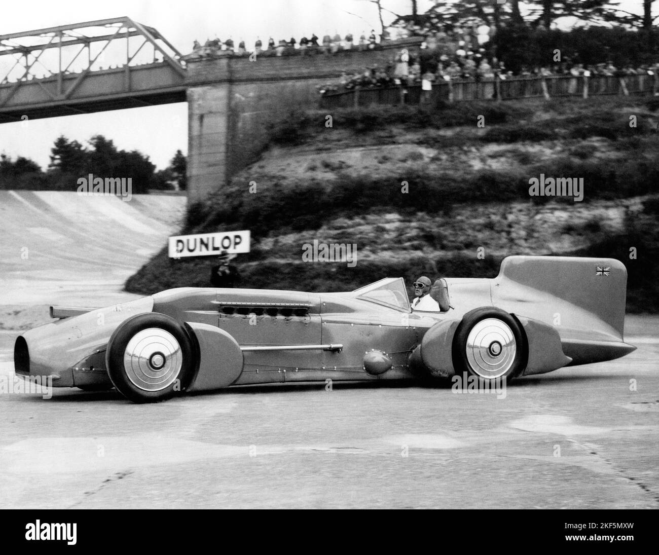 World land speed record holder Malcolm Campbell driving his record ...
