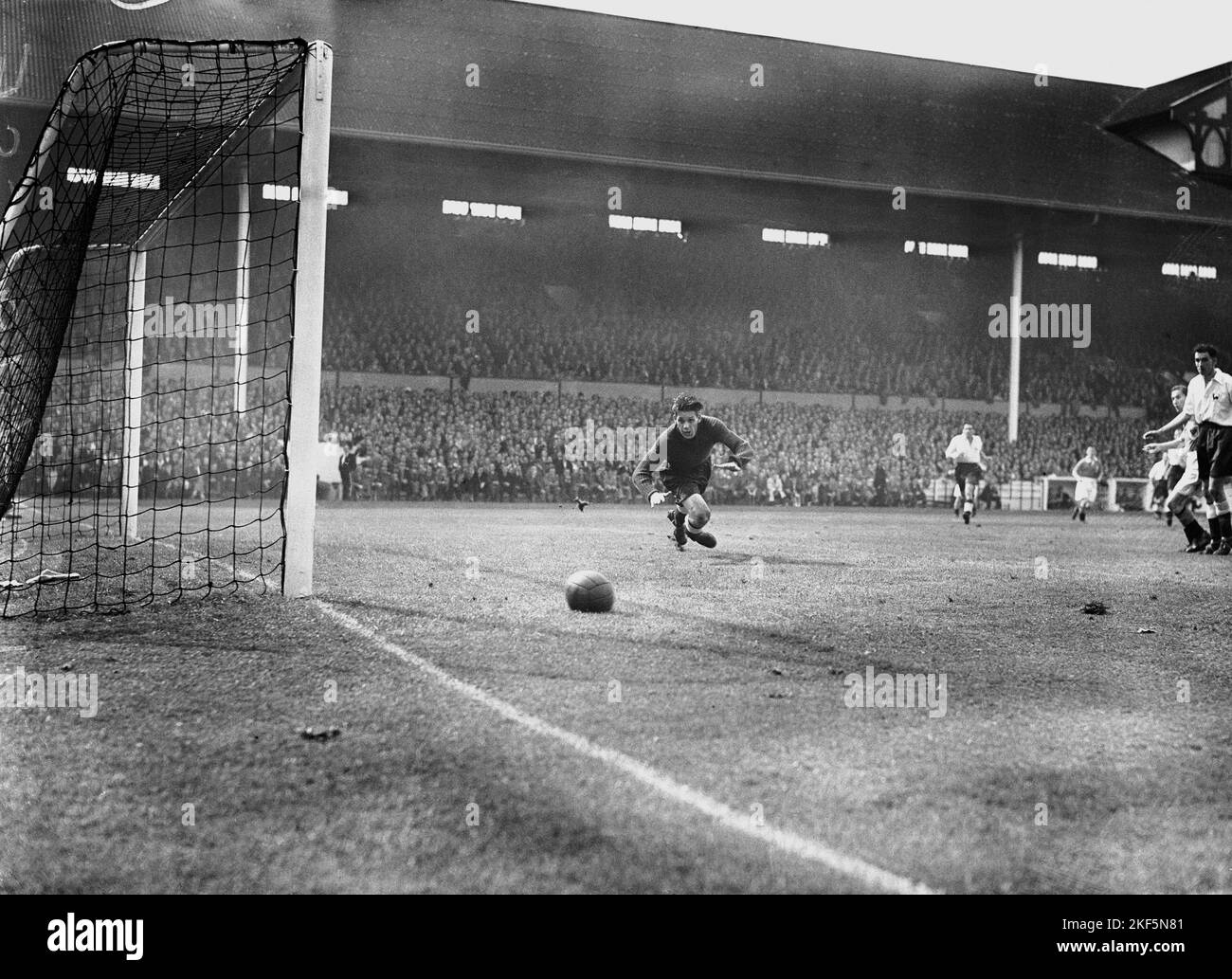 Tottenham goalkeeper Ted Ditchburn in action Stock Photo - Alamy
