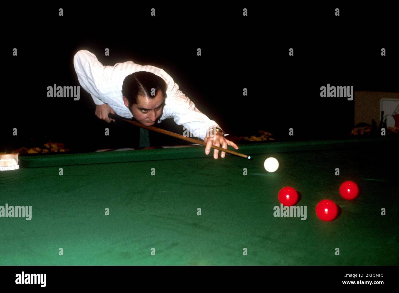 Ray Reardon at the table Stock Photo - Alamy