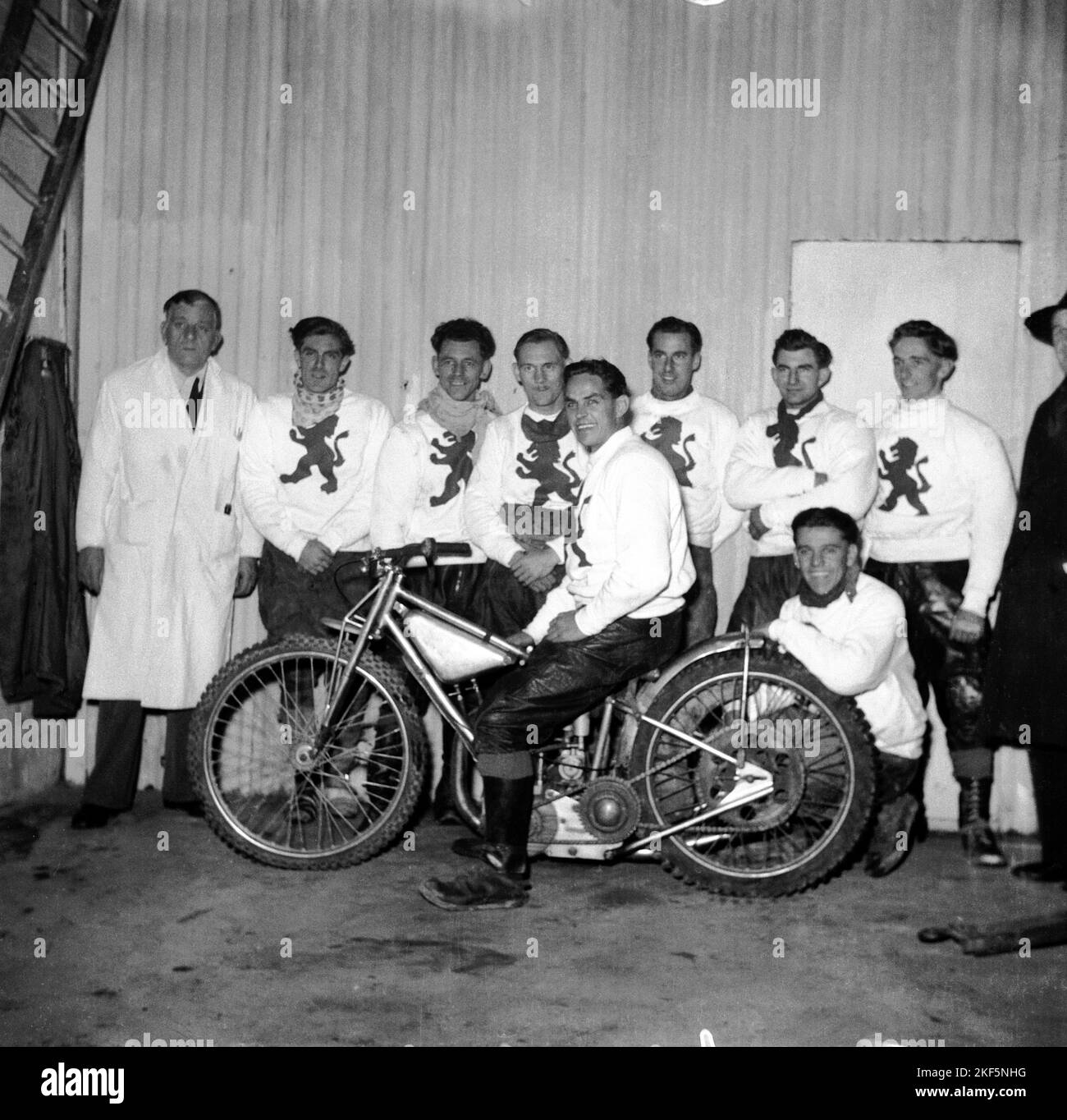 England team group: (back row, l-r) mechanic, Fred Williams, Eddie Rigg ...