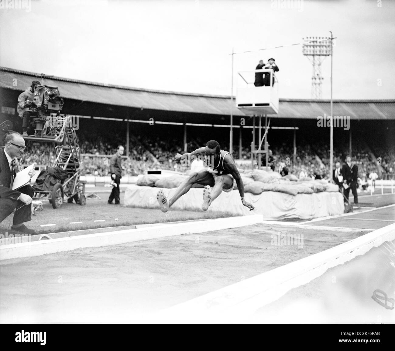 USA's Bob Beamon in action in the long jump Stock Photo - Alamy