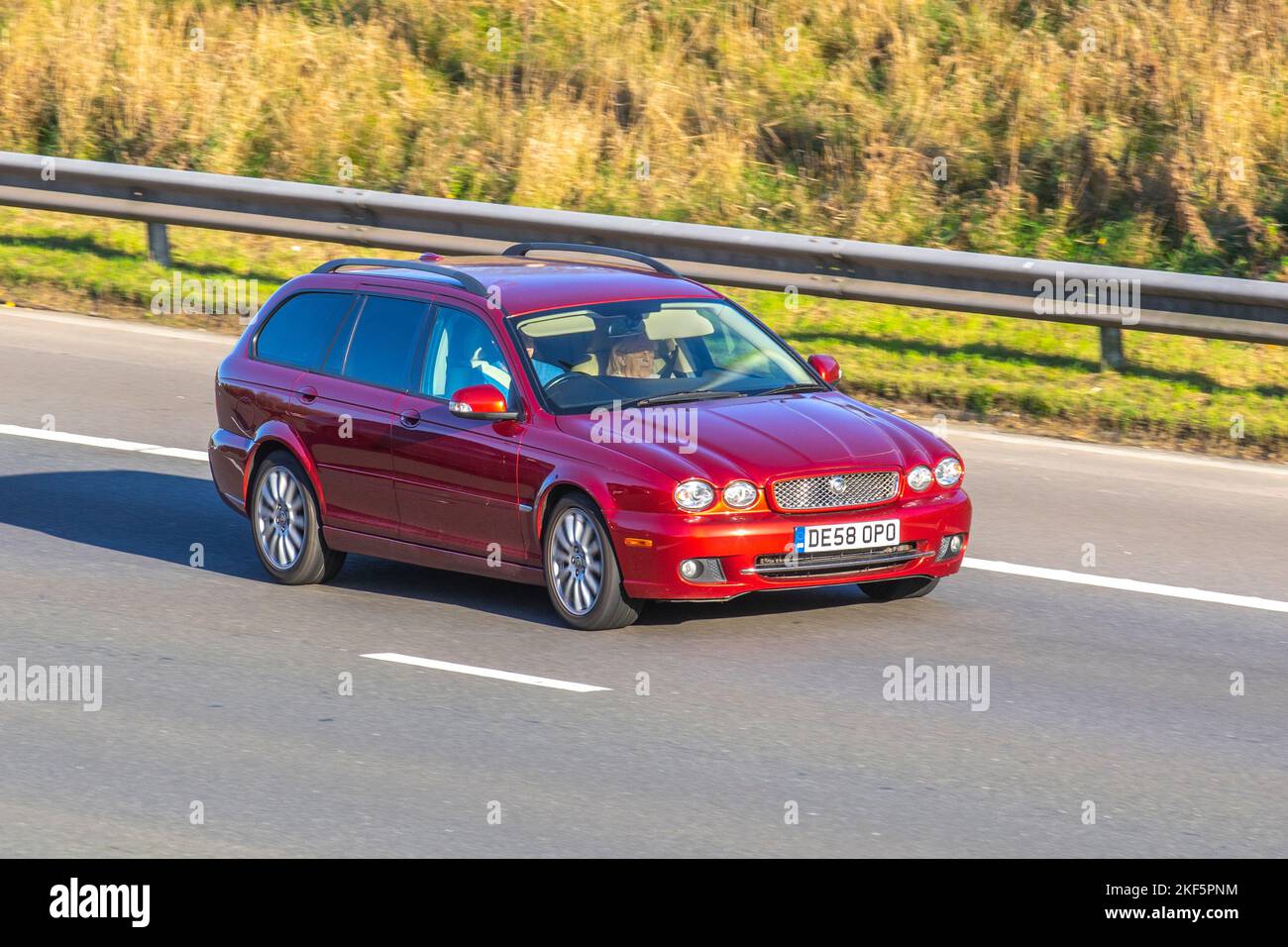 2008 Red British JAGUAR X-TYPE SE 2198cc 6-speed manual estate car ...