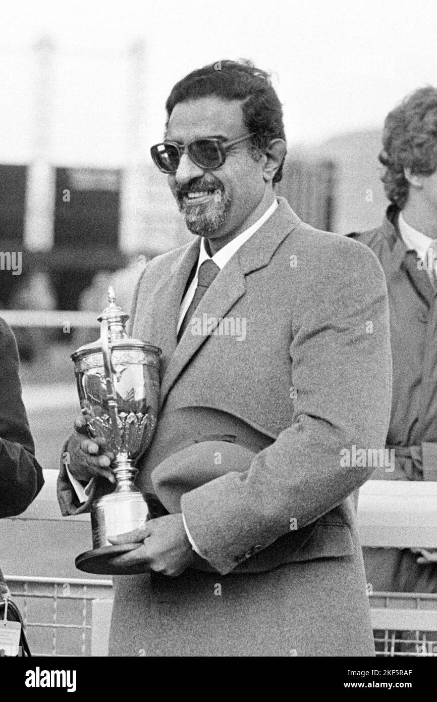 Sheikh Ali Abu Khamsin owner of "Half Tree" recieves the trophy Stock ...