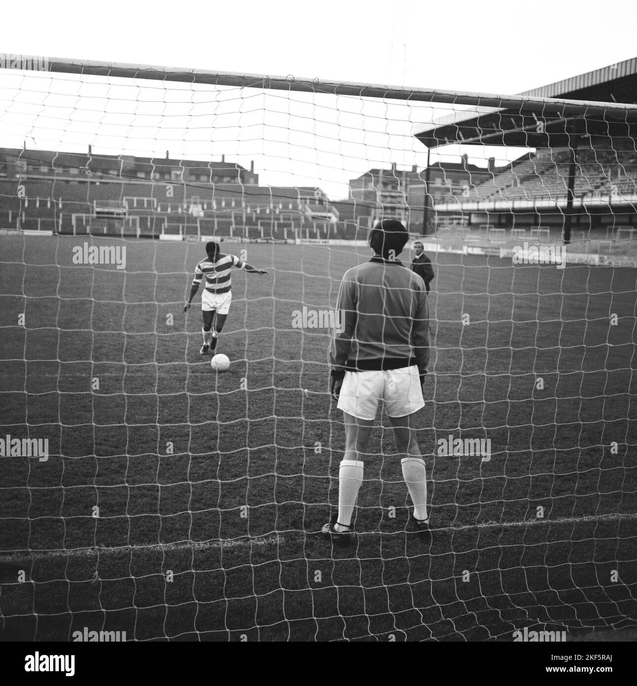 Portuguese legend Eusebio (in London to present the Rothmans Golden ...