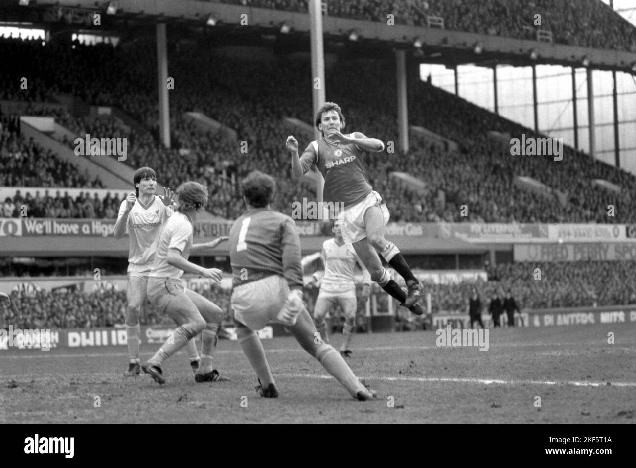 Manchester United's Bryan Robson gets above the Liverpool defence to ...