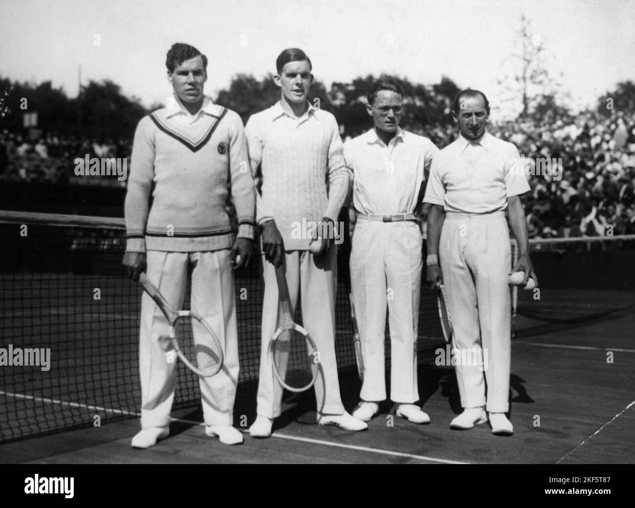 (L-R) England's John Gregory and Ian Collins pose with Germany's Dr ...