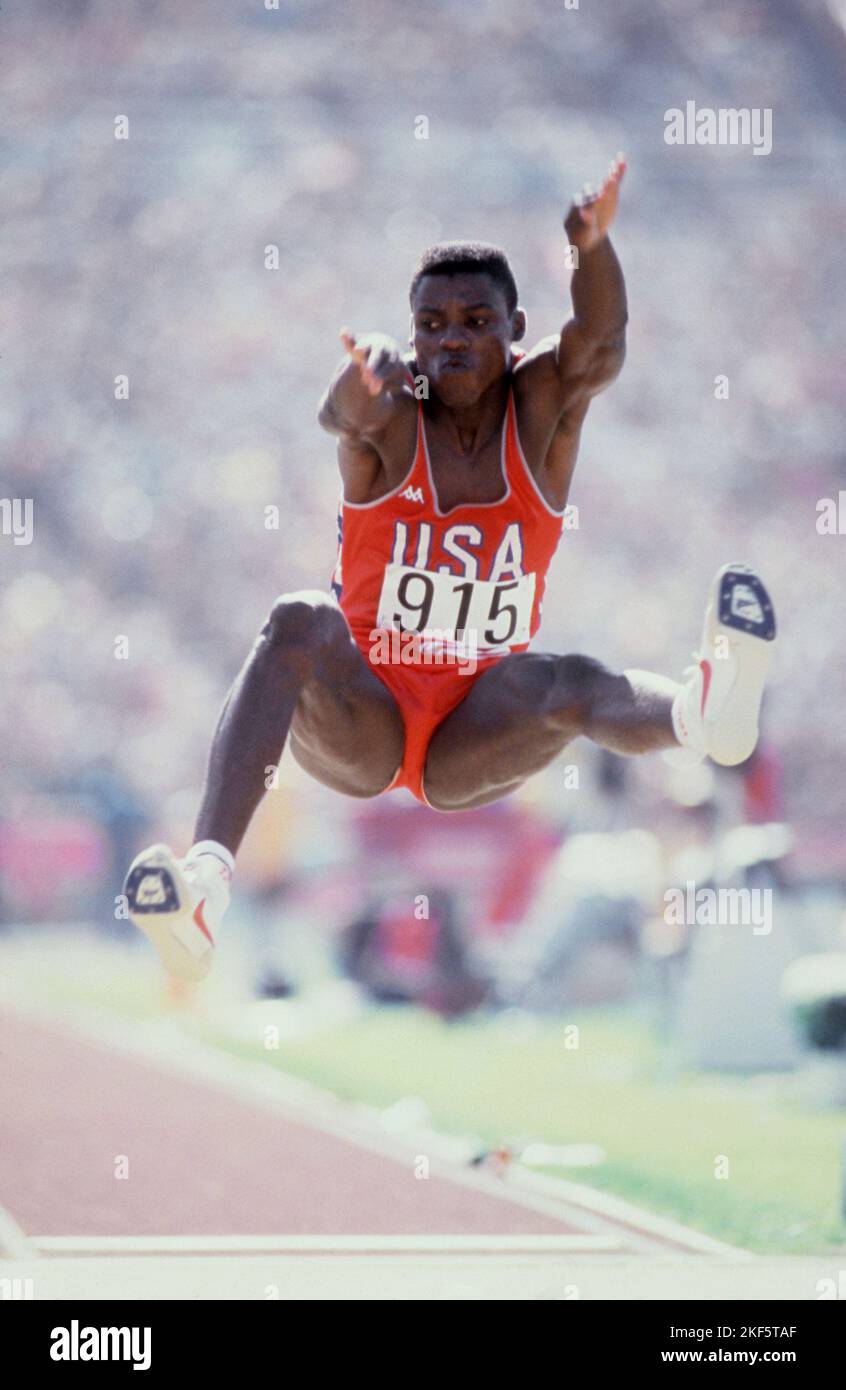 Carl Lewis, USA, gold medallist Stock Photo - Alamy