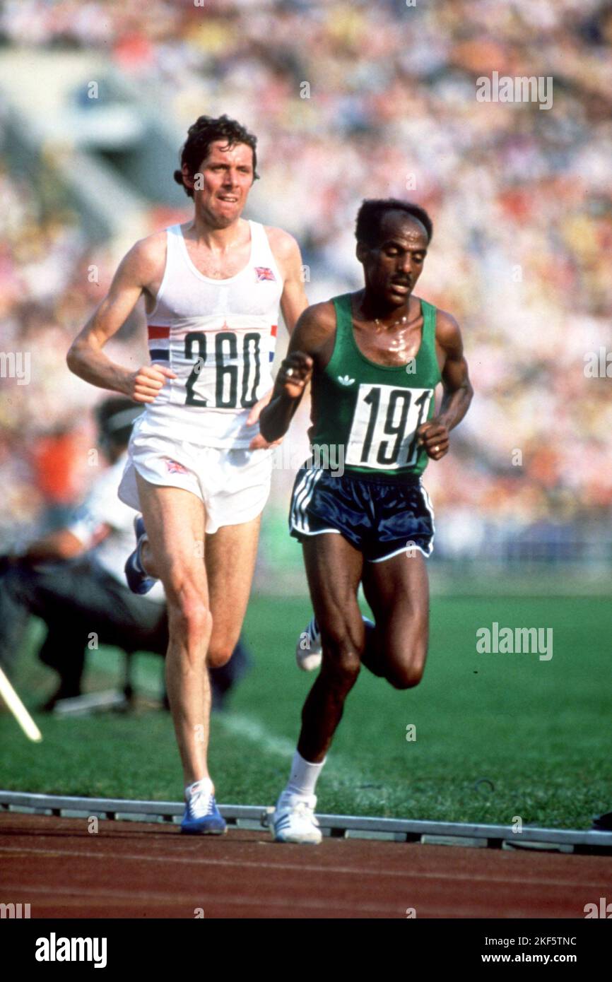 Ethiopia's Miruts Yifter (r) leads from Great Britain's Brendan Foster ...