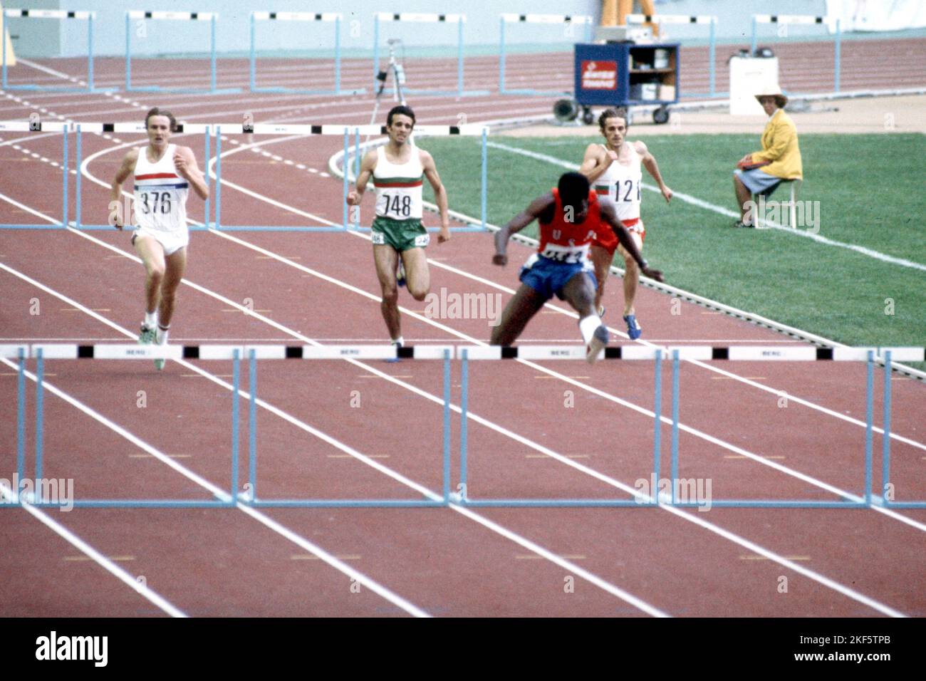 USA's Ed Moses (third l) storms ahead of Great Britain's Alan Pascoe (l ...