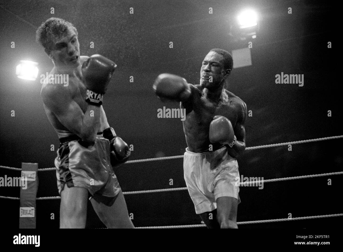 Mark Kaylor, left, takes a punch from Roy Gumbs Stock Photo - Alamy