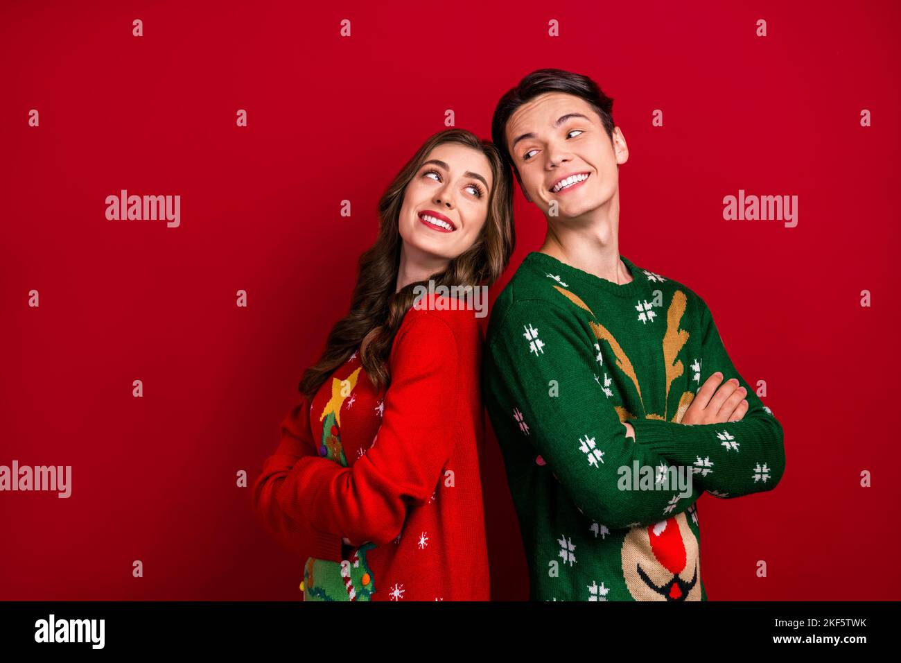 Photo of cheerful cute couple team wife husband arms crossed look each ...
