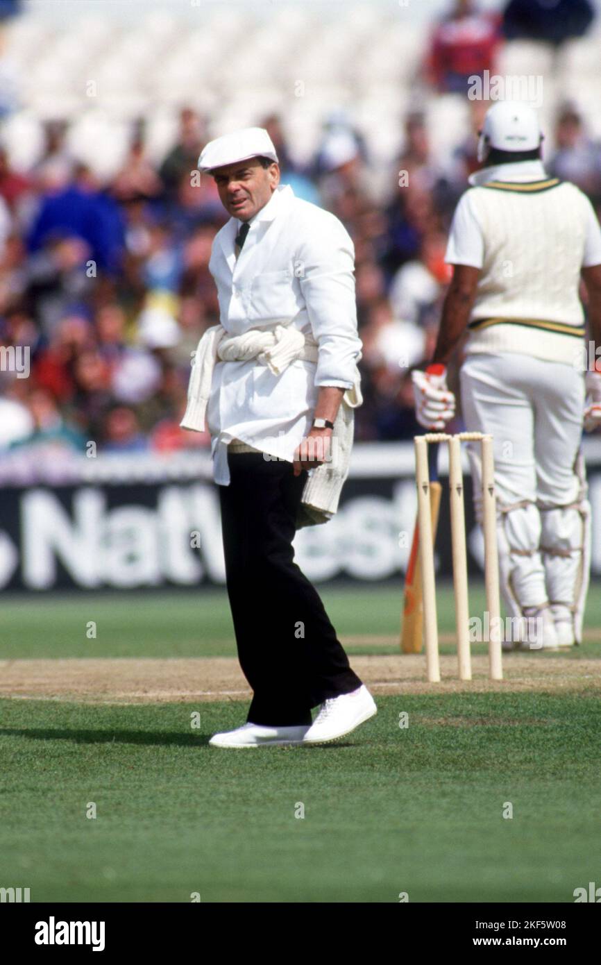 Umpire Dickie Bird Stock Photo - Alamy