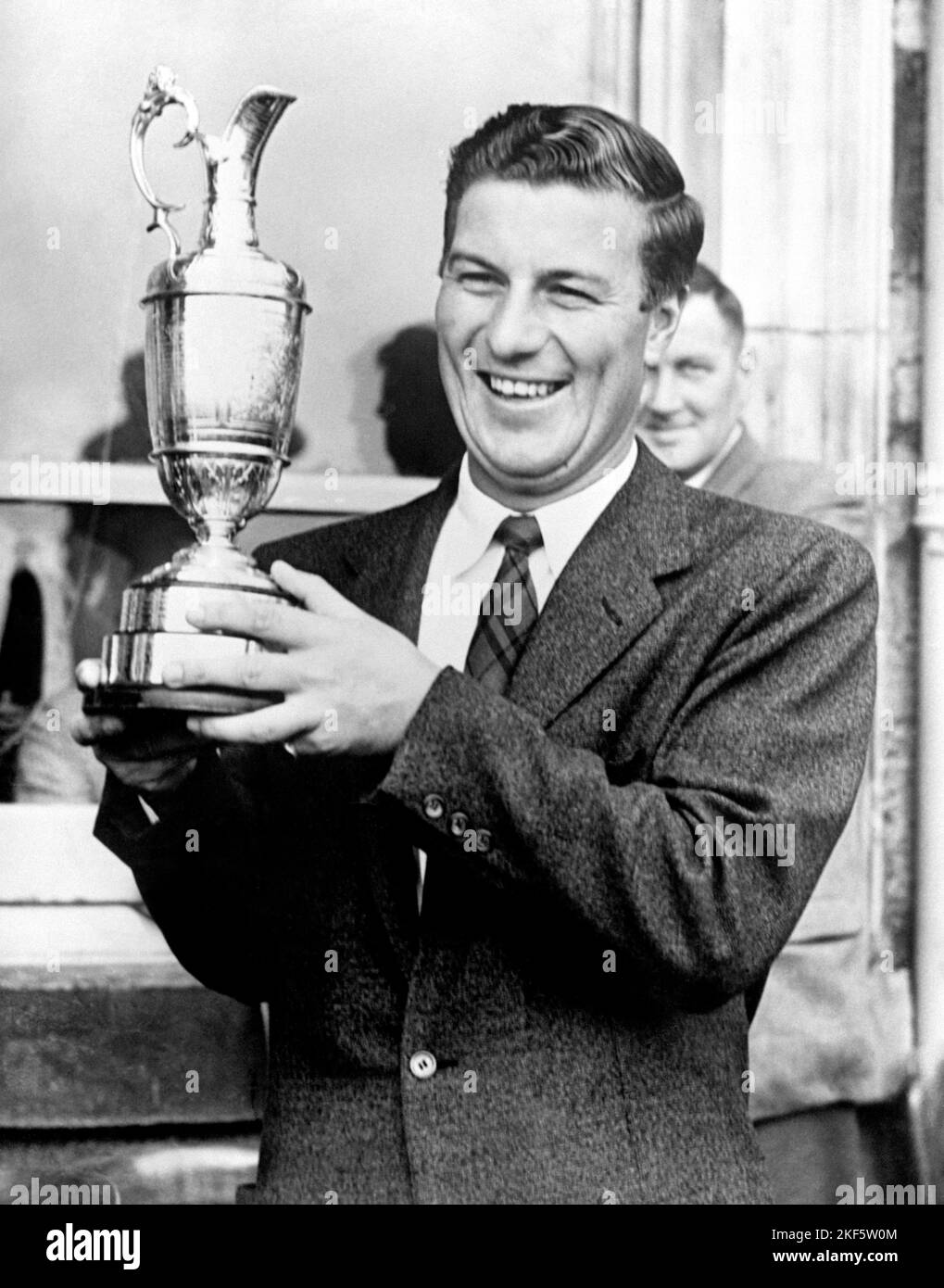 Open Champion Peter Thomson celebrates with the Claret Jug Stock Photo ...