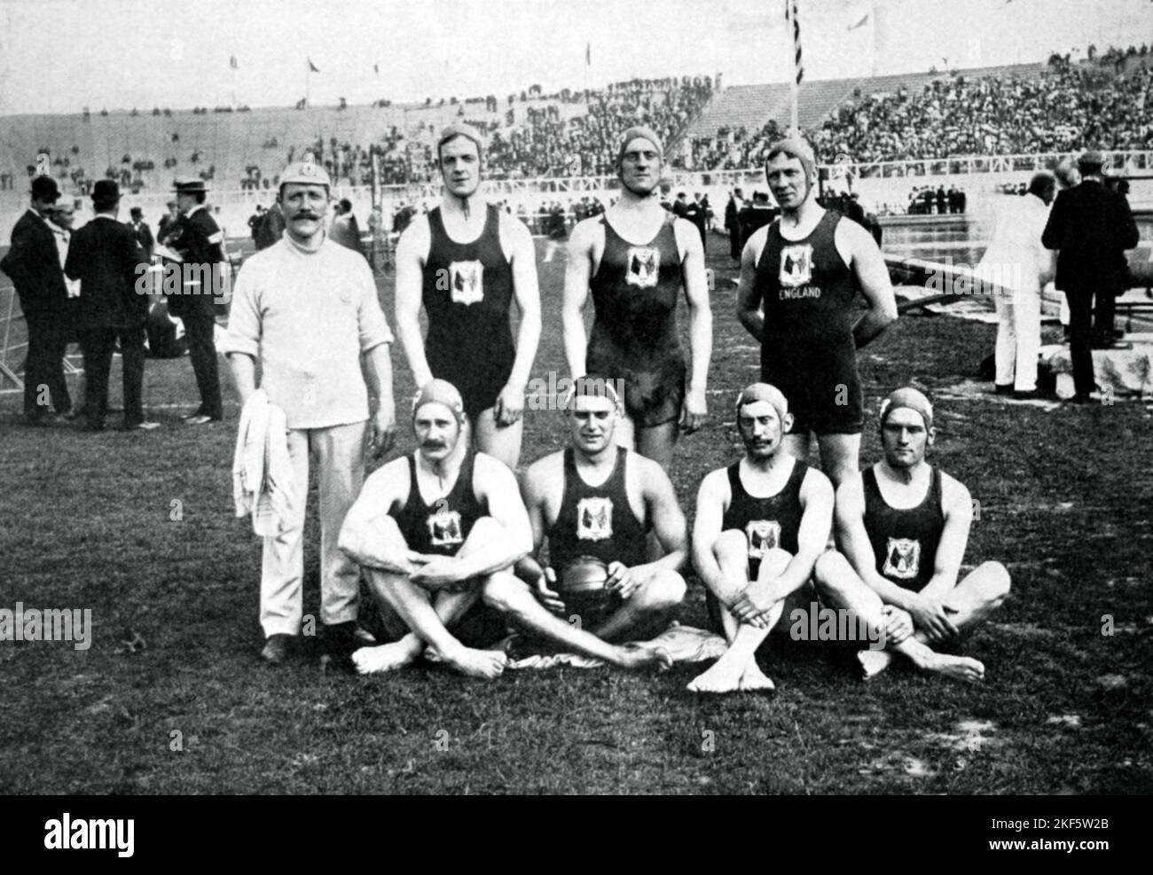 The Great Britain team that won gold, featuring Paul Radmilovic (back ...