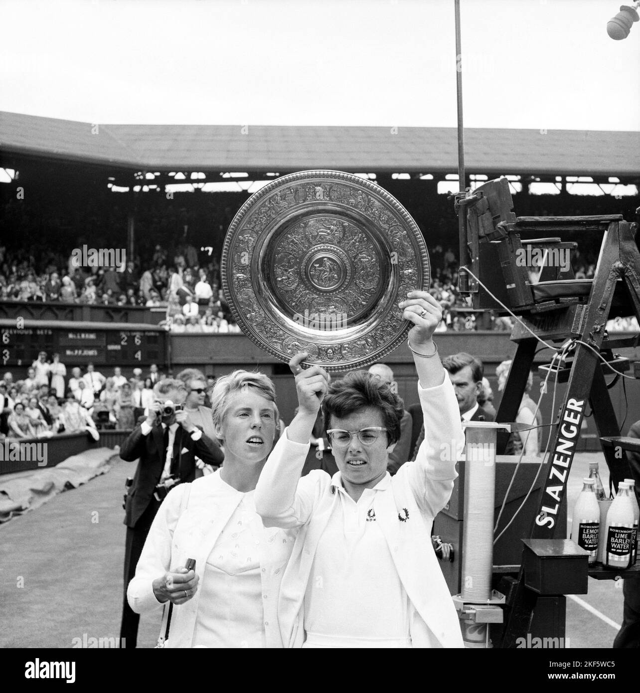 Billie Jean King (r) lifts the trophy after beating Ann Haydon Jones (l ...