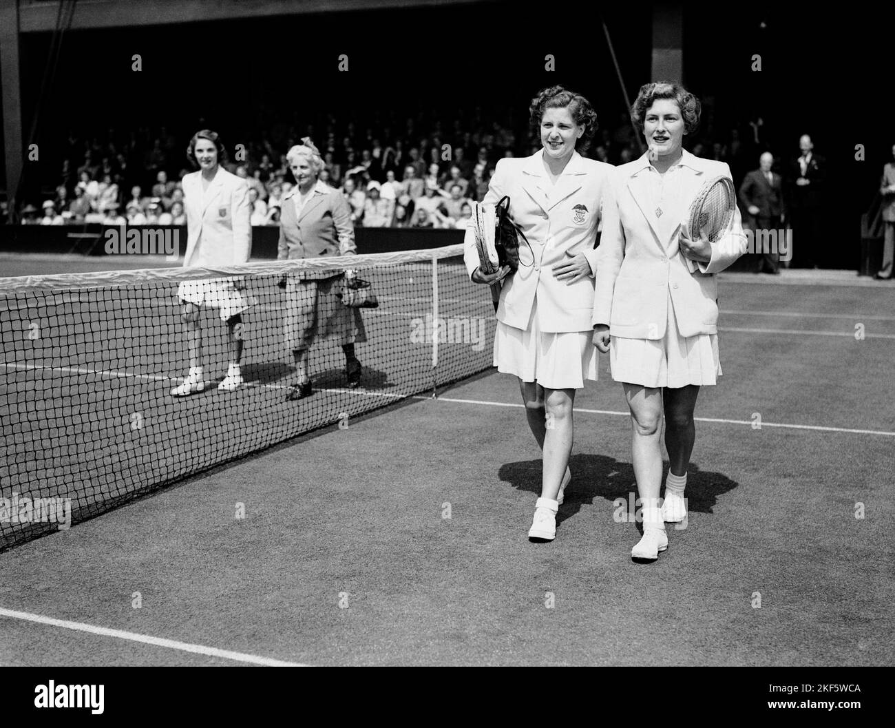 (L-R) USA's Margaret Osborne duPont and Great Britain's Jean Bostock ...
